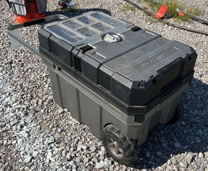 Husky rolling jobsite toolbox, 22"W x 14"D x 16"H - Albrecht Auction ...
