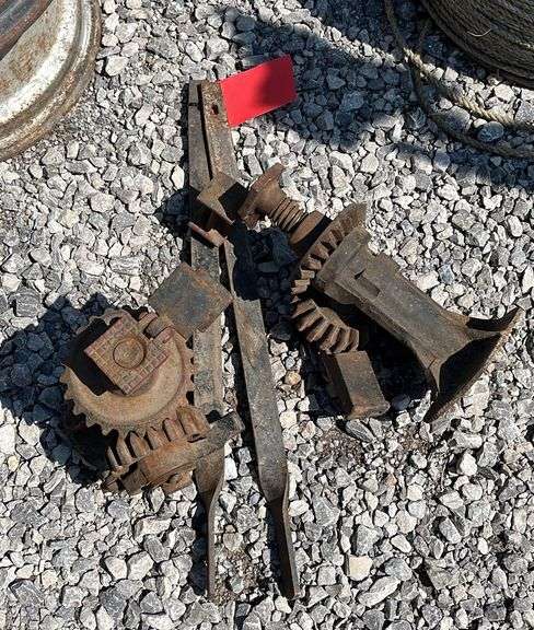 (2) Model-T jacks with handles - Albrecht Auction Service