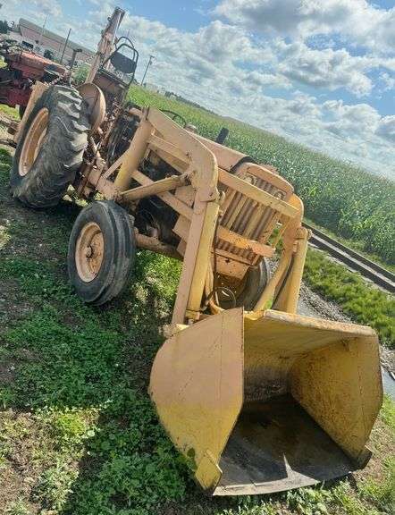 International 2606 Gas Tractor Loader/Backhoe, Ran when Parked a Year ...