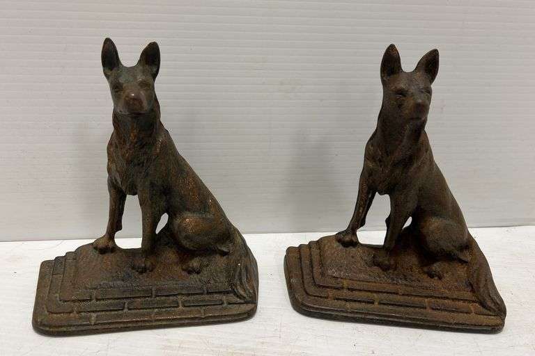 Antique cast iron dog bookends, 5 3/4"H - Albrecht Auction Service