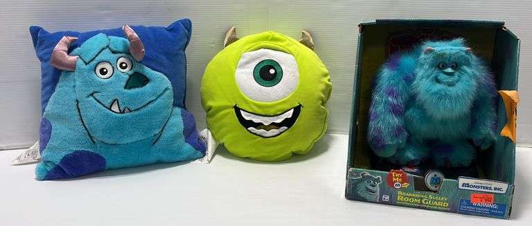 Monsters Inc. Roaring Sully Room Guard with Sully and Mike pillows, box ...