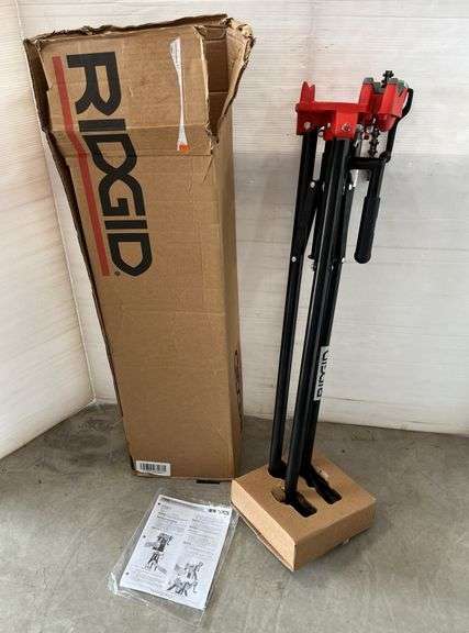 RIDGID 1//" to 2 1/2" pipe capacity portable tristand chain vise with ...