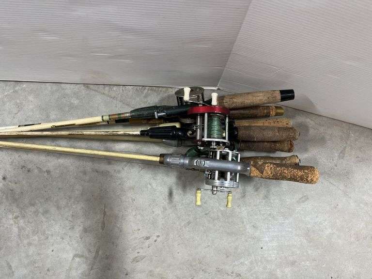 (7) Old fishing rods, five have old reels, good - Albrecht Auction Service