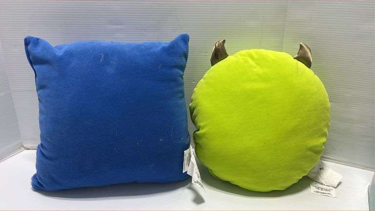 Monsters Inc. Roaring Sully Room Guard with Sully and Mike pillows, box ...