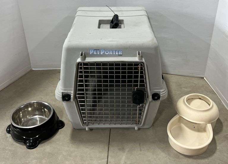Porter Pet Carrier Deluxe, shows a little rust on the door, comes with ...