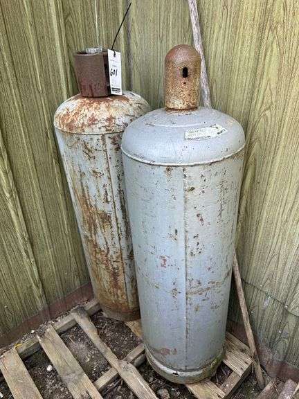 (2) 100 lb. LP Gas Tanks, Old Style Valves - Albrecht Auction Service