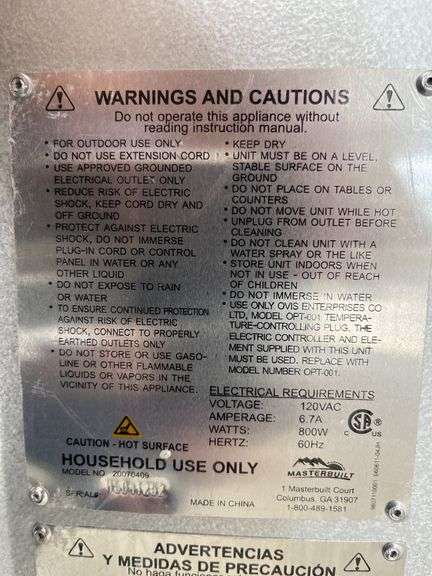 Masterbuilt 30" digital electric smoker with integrated meat probe, 4 ...