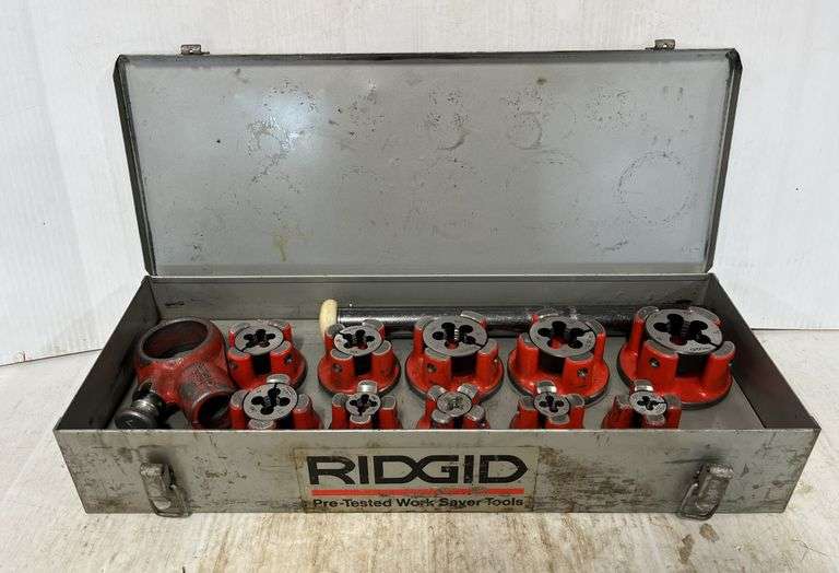 RIDGID 11-piece hand bolt die set; Metal case box, 19"W; Hand ratchet ...