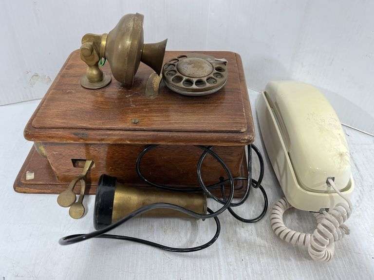 (2) Phones, good - Albrecht Auction Service