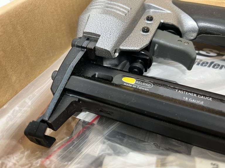 Senco SLS15 18 gauge finish stapler, new - Albrecht Auction Service