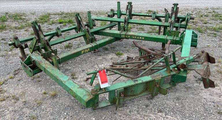 John Deere Front Bean Puller - Albrecht Auction Service