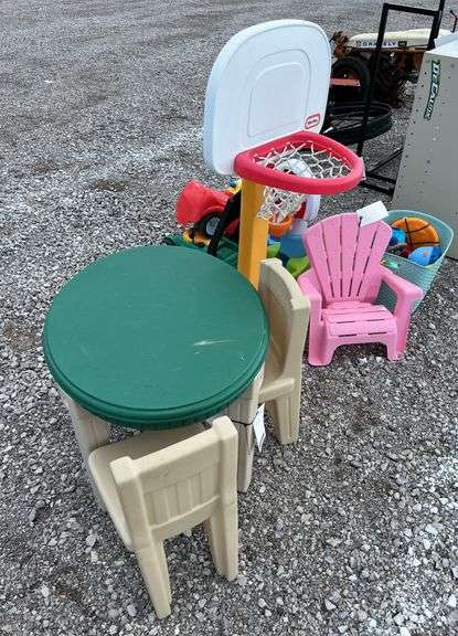 Little Tikes toddler basketball toy, Bin of assorted balls and ...
