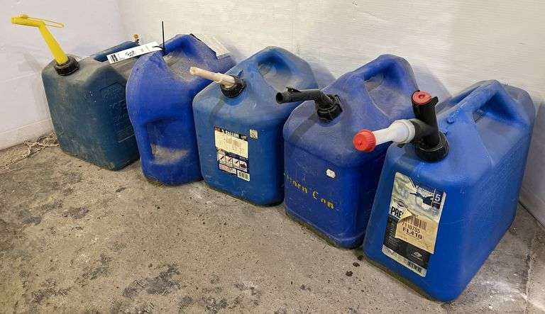 (5) 5-Gallon Kerosene Tanks - Albrecht Auction Service