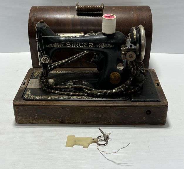 Singer Mfg. Co. sewing machine, made in Great Britain, dated 1928 ...