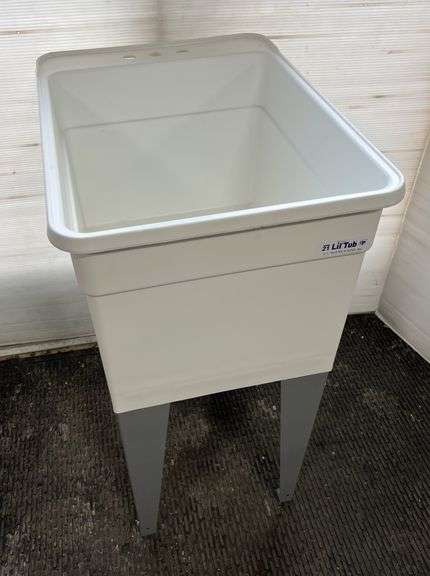 Mustee single laundry tub, 18" x 23 1/2", unused - Albrecht Auction Service