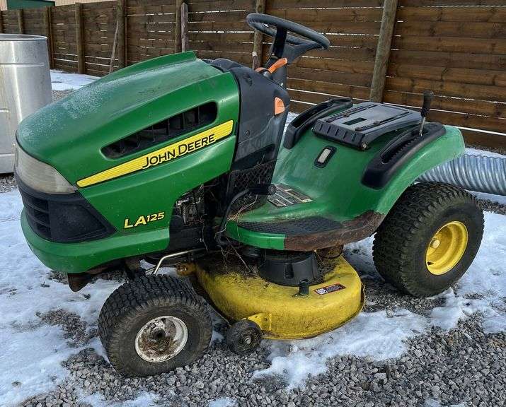John Deere lawn mower, has a Husqvarna LA125 engine, 218 horse, 6'L ...