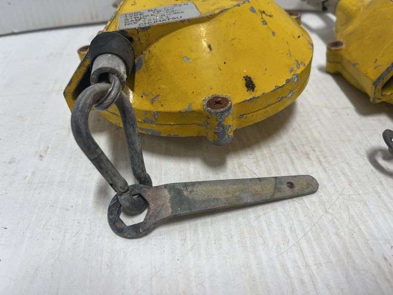 (2) Spring loaded retractable cables - Albrecht Auction Service