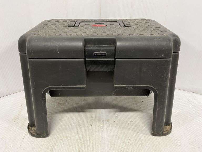 Rubbermaid step stool with storage compartment, 20"W x 12"H, very good ...