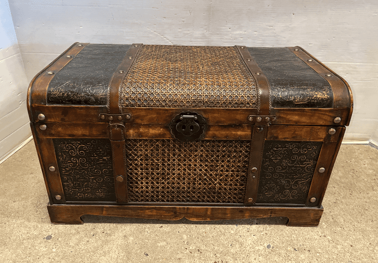 Older wooden chest, 27 1/2"W x 16 1/2"D x 15"H - Albrecht Auction Service