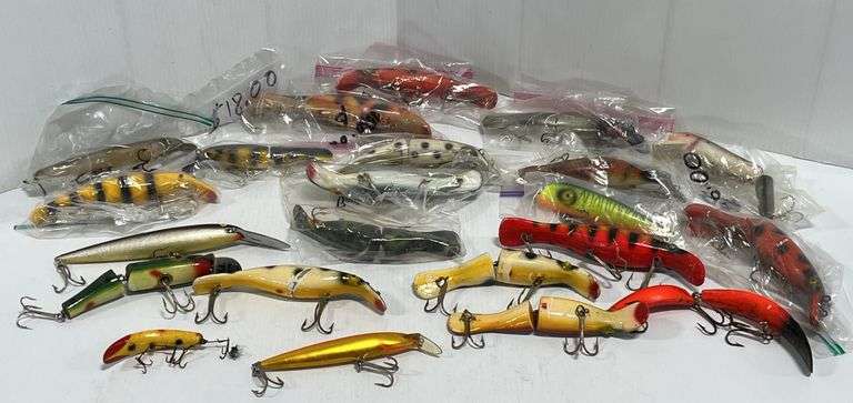 (22) Assorted older large fishing lures, include: Pike, super 5, big A ...