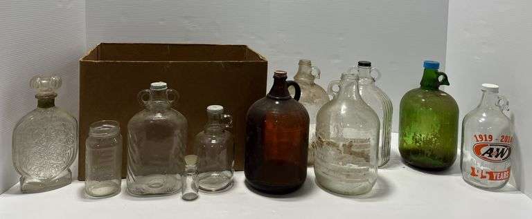 Assorted glass, includes: Bottles, apothecary/beverage, (5) glass ...