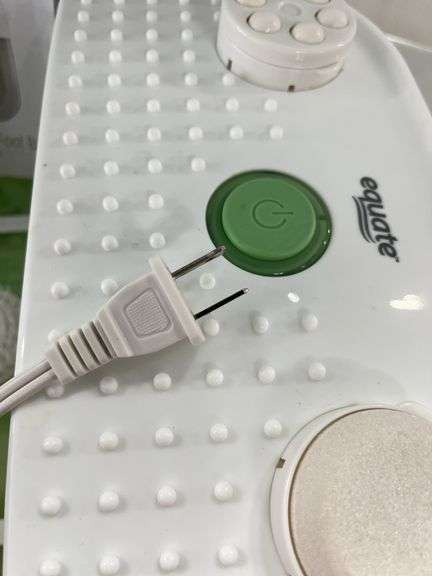 Equate bubble massage foot bath, box- 13"W, like new - Albrecht Auction ...