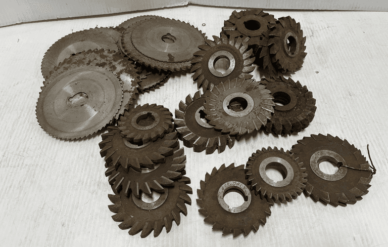 Tray full of machinist milling cutter blades, up to 5"Dia - Albrecht ...