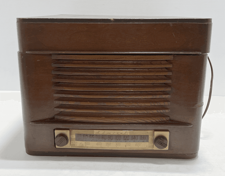 Older Admiral tube type radio and phonograph, powers up, turntable ...