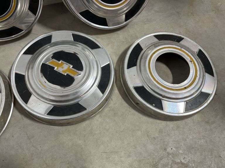 (5) Chevrolet L10 or K10 hubcaps, include: 3-regular centers, 2- for ...