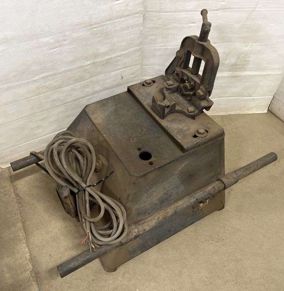 Oster pipe threader with vise, no dies, runs, fair - Albrecht Auction ...