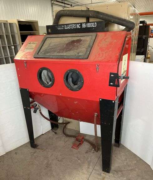 Bad Boy Industrial sand blasting cabinet with blasting nozzle, extra ...