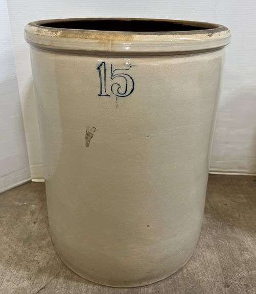 15-Gallon crock, no cracks, great - Albrecht Auction Service