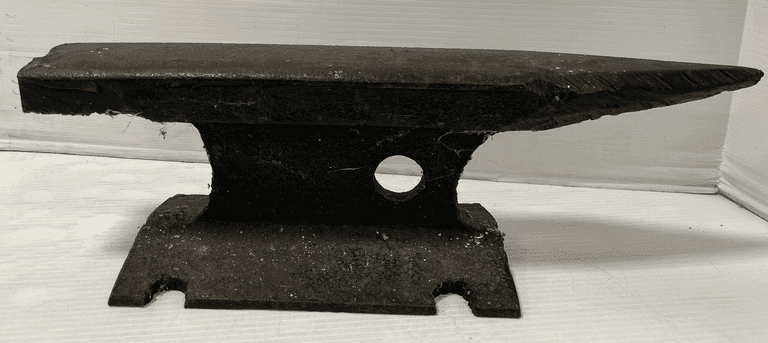 Older iron anvil, very heavy duty, 16 3/4" long, used - Albrecht ...