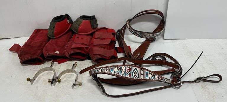 Showman tack set, used once, like new - Albrecht Auction Service