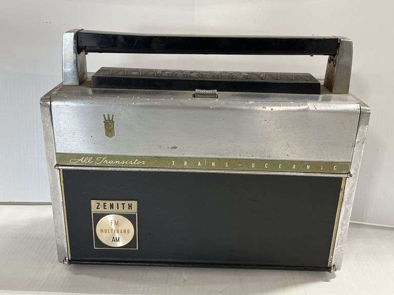 1968 Zenith Royal 3000-1 AM/FM/SW radio, for parts or restoration, all ...