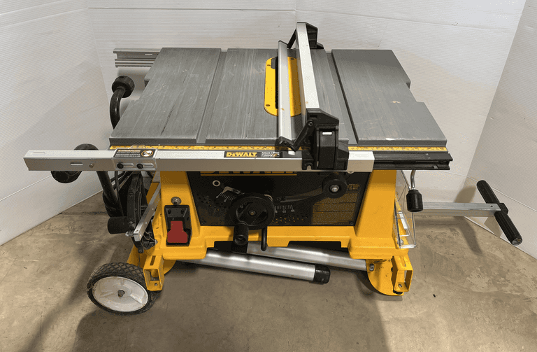 DeWALT 10" contractor table saw with stand, works as it should ...