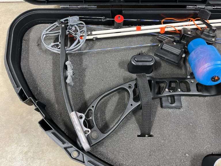 G5 prime shift bow, 60 lb. draw, includes: Arrows and bow fishing setup ...