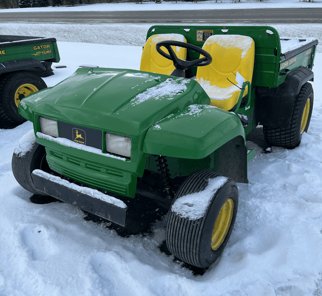 2001 John Deere 4x2 Turf Gator, No. VG0TURF016669, golf cart-style ...