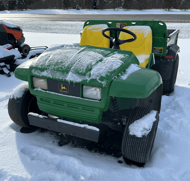 2001 John Deere 4x2 Turf Gator, No. VG0TURF016781, golf cart-style ...