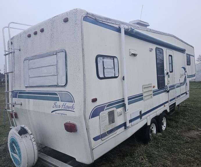 1997 Seahawk 5th Wheel, was lived in for a time, interior has odor and ...