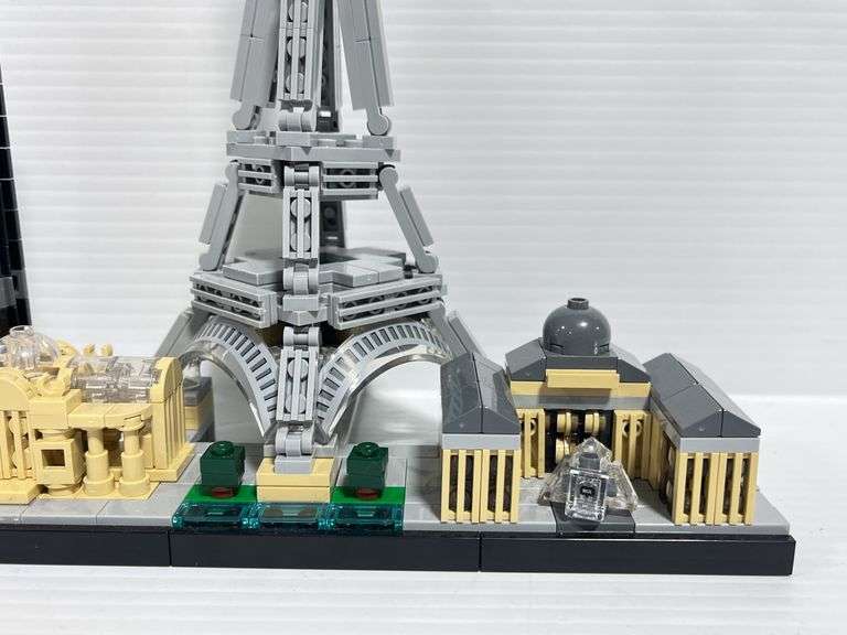 Lego Paris, already assembled, no box, no instructions, and Eiffel ...