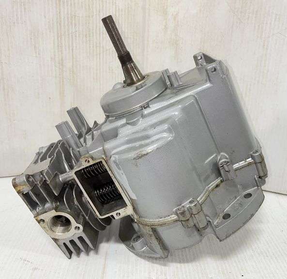 Lawn mower motor, vertical shaft, 11"W, new - Albrecht Auction Service