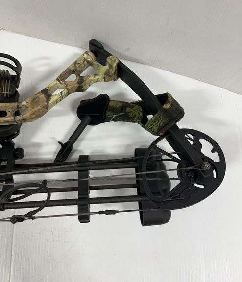 Bowtech Infinite Edge compound bow, comes with sights, rest, quiver ...