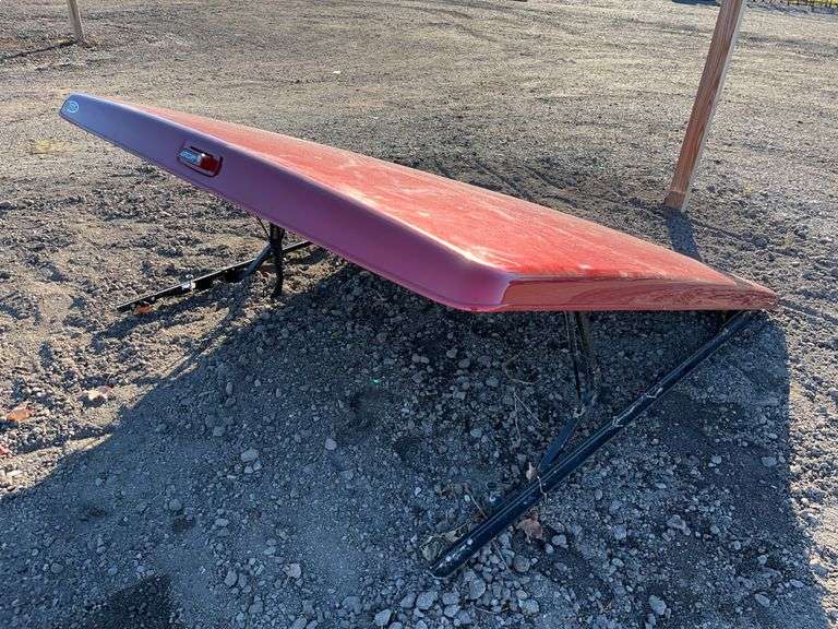 Century tonneau cover, red hard top for a 2003-2007 short box Dodge ...