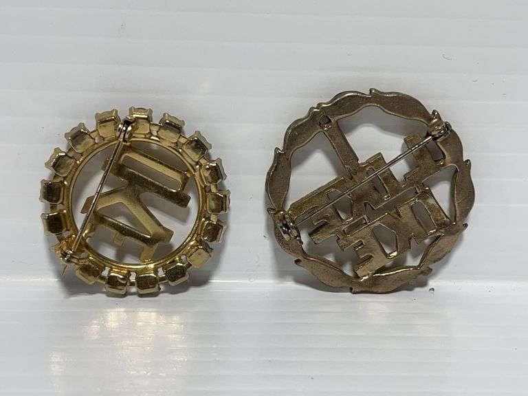 (9) 1950s "Ike" President Eisenhower pins, 1- GOP Pin, up to 1 1/2"Dia ...