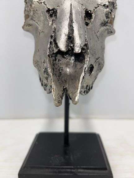 Painted animal fake skull statue, approx.- 11"H - Albrecht Auction Service
