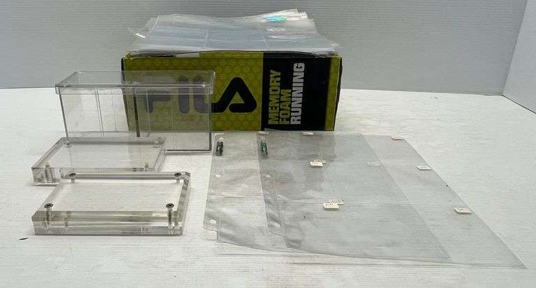 Storage items for sports cards, includes: Numerous hinged cases, a ...