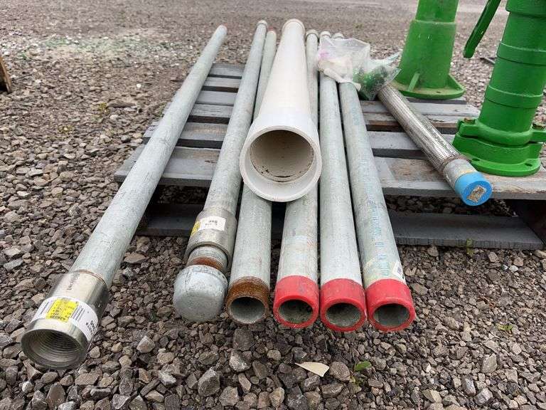 Hand water well pump well head with 30' of well pipe and connectors, 27 ...