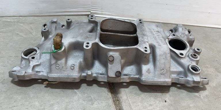 SBC Holley Intake, good - Albrecht Auction Service