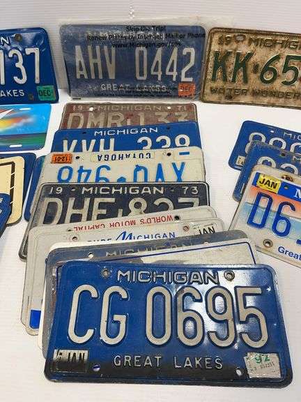 (27) License plates, lots of 90s, 1971 plate, 1952 plates, and more, 12 ...